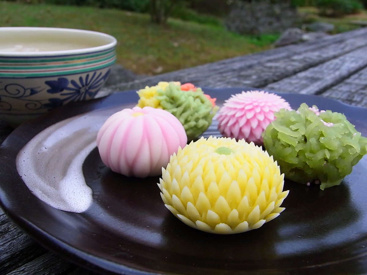 la forma del wagashi esprime la bellezza della natura,e il concetto zen ...